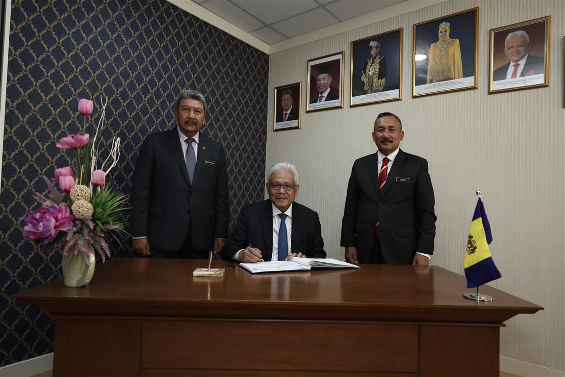 Portal JPN - Lawatan Kerja Rasmi YB Menteri Dalam Negeri ke JPN Putrajaya